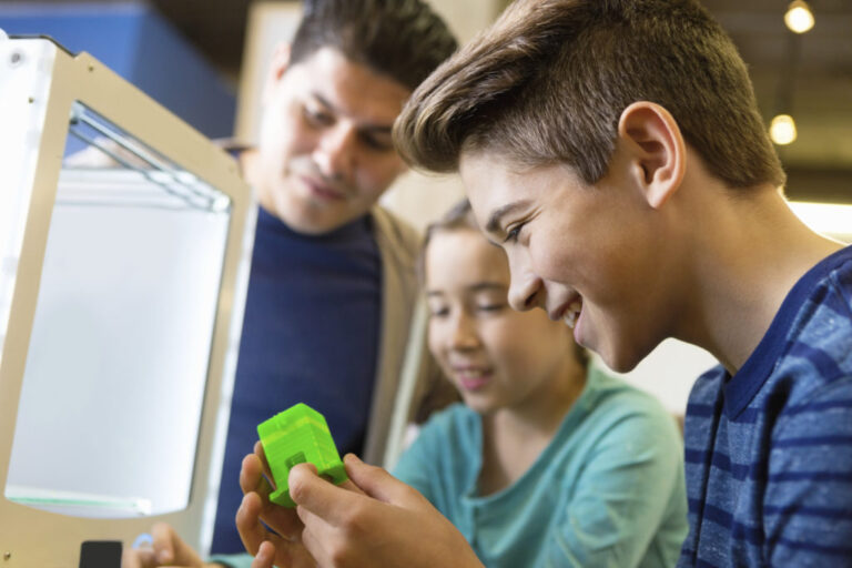 How Makerspaces in Schools Lead to Student Success - Smith System Blog