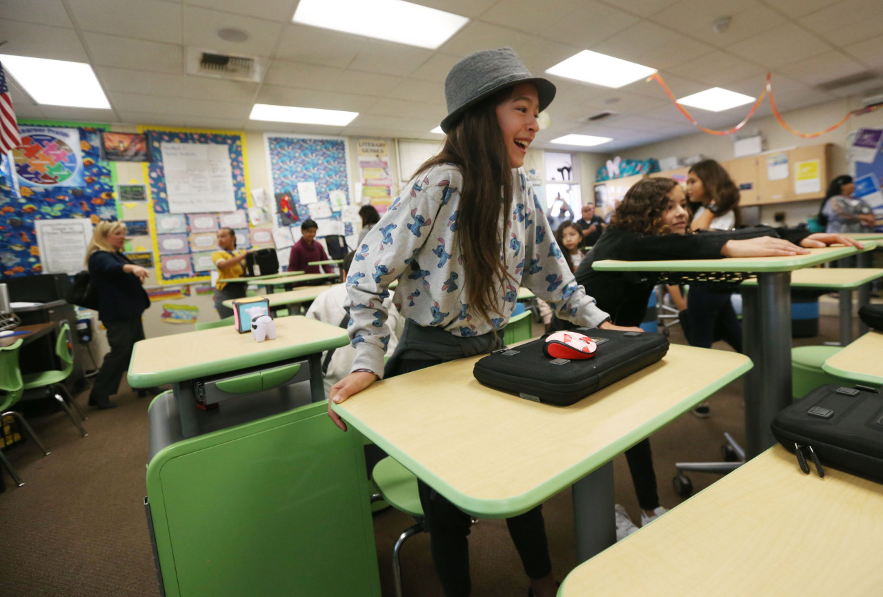 Benefits Of Standing Desks For Students - Smithfiles